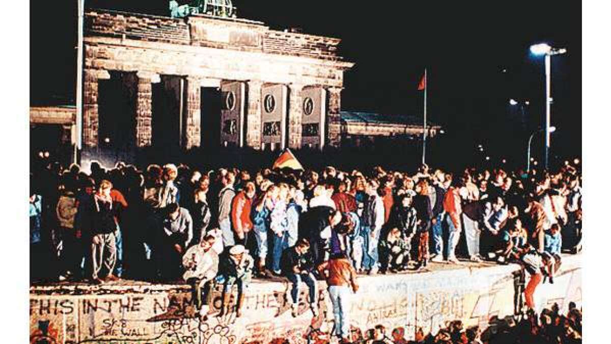 1989 beginnt der Zusammenbruch der DDR. Eine spannende Zeit bis zum ...