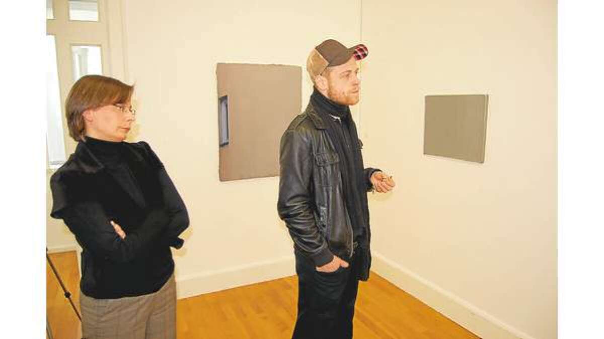 Reckert führt durch Berendt-Ausstellung