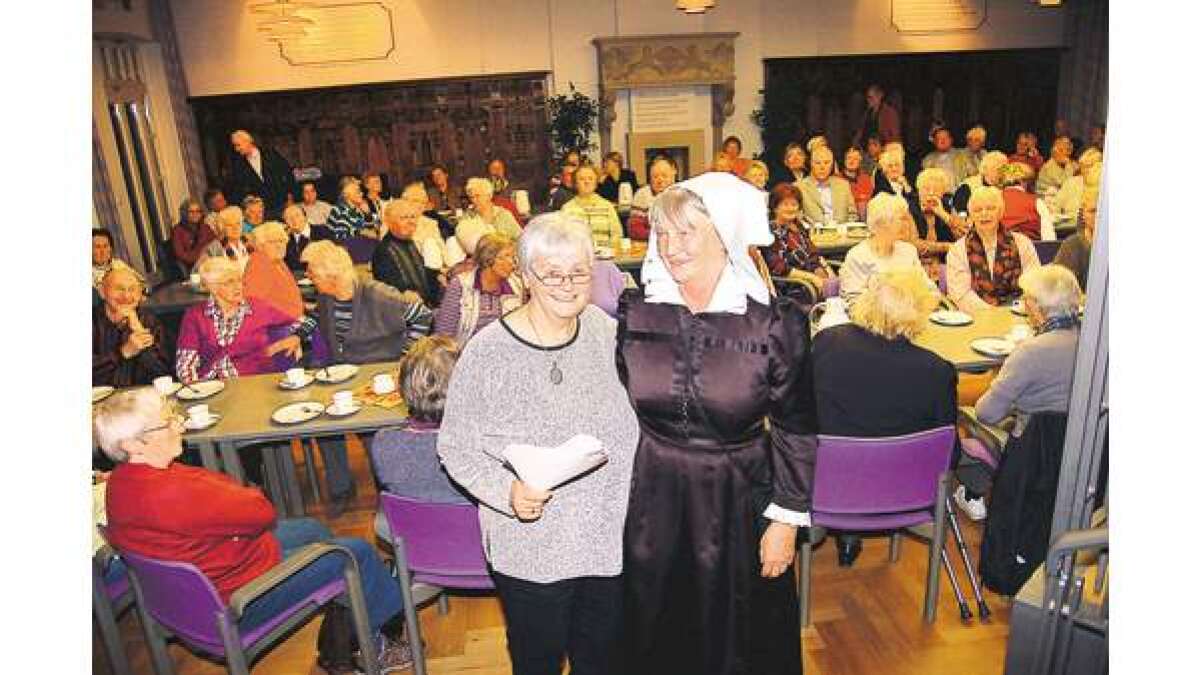 Frl. Maria im Gespräch mit Christa Arntz