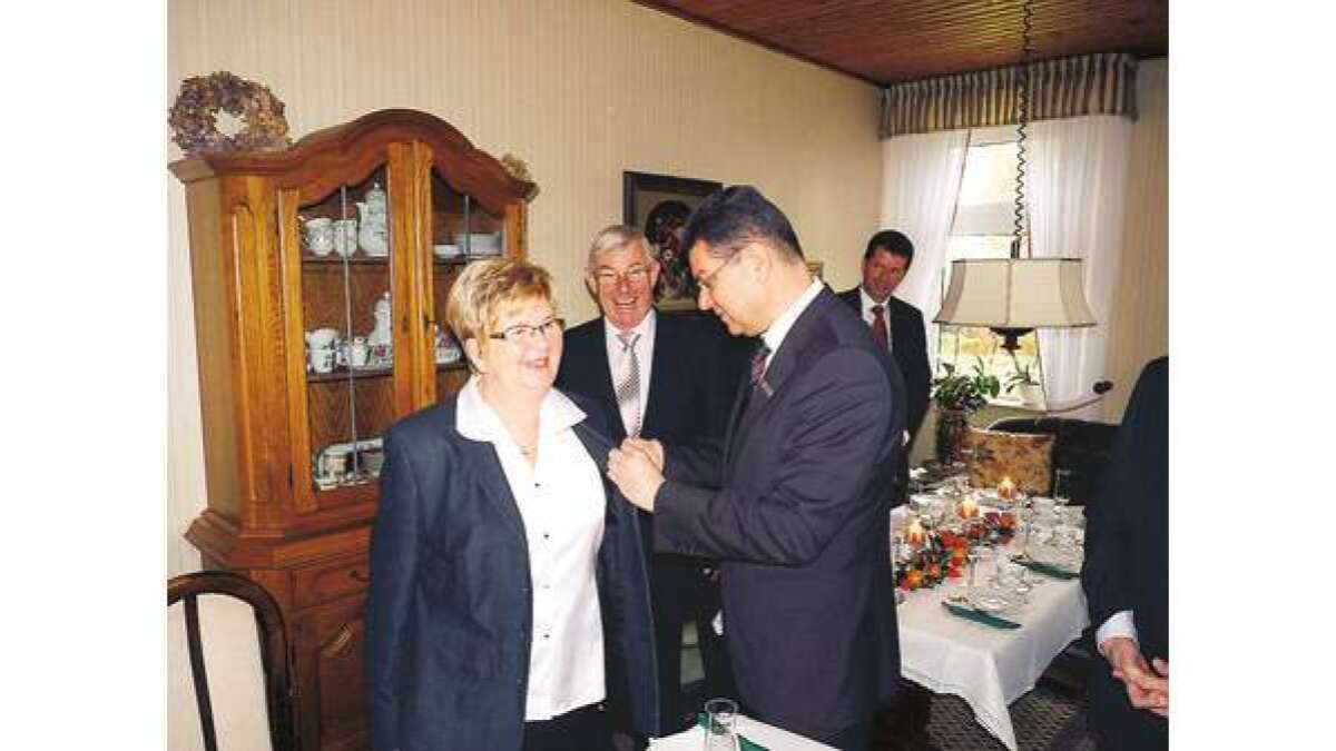 Elke Wiemken erhält Bundesverdienstkreuz am Bande