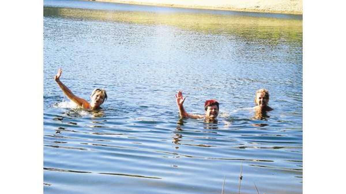Drei Badenixen im Westrittrumer See