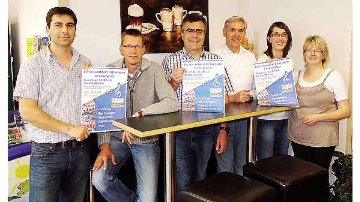 Hier wird unter m Schirm gefeiert