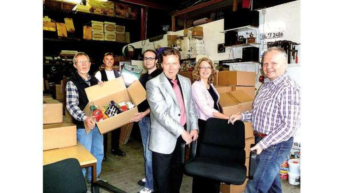 40-Tonner bis unters Dach mit Hilfsgütern gefüllt