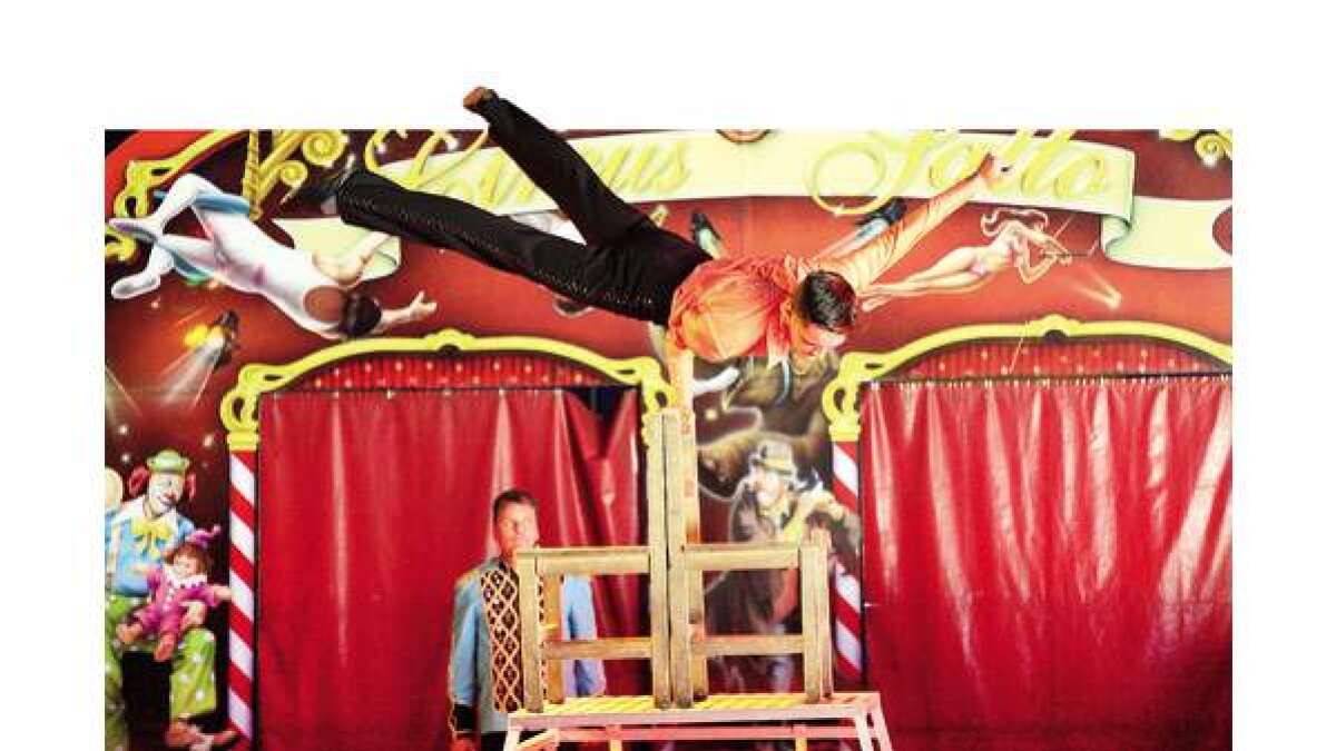 Akrobatik-Show im Zirkus Salto