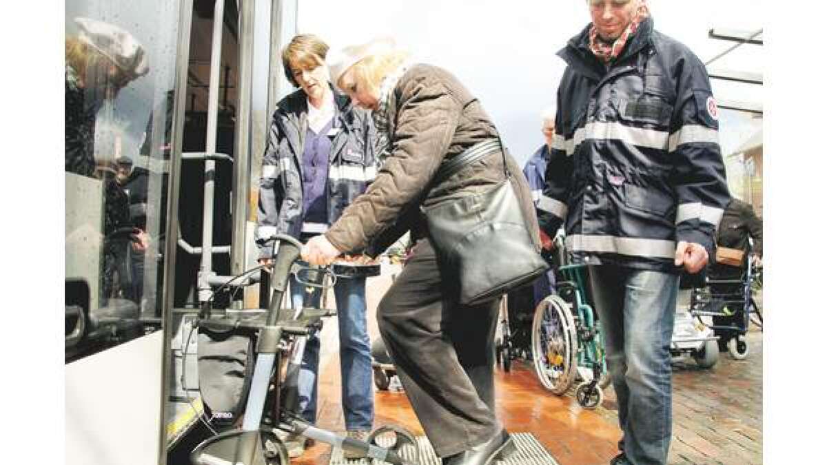 Mit Rollator sicher in den Bus