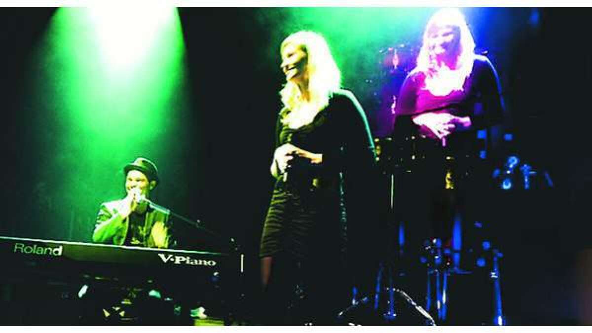 Emily begleitet Tour von Roger Cicero