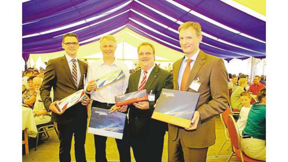 Junge Gäste stellen selbst Margarine her