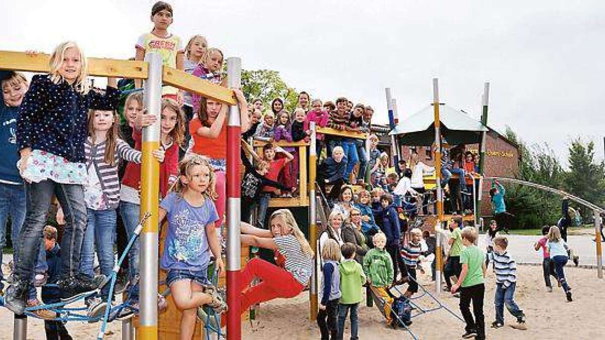 Neuer Kletterspaß für Schule