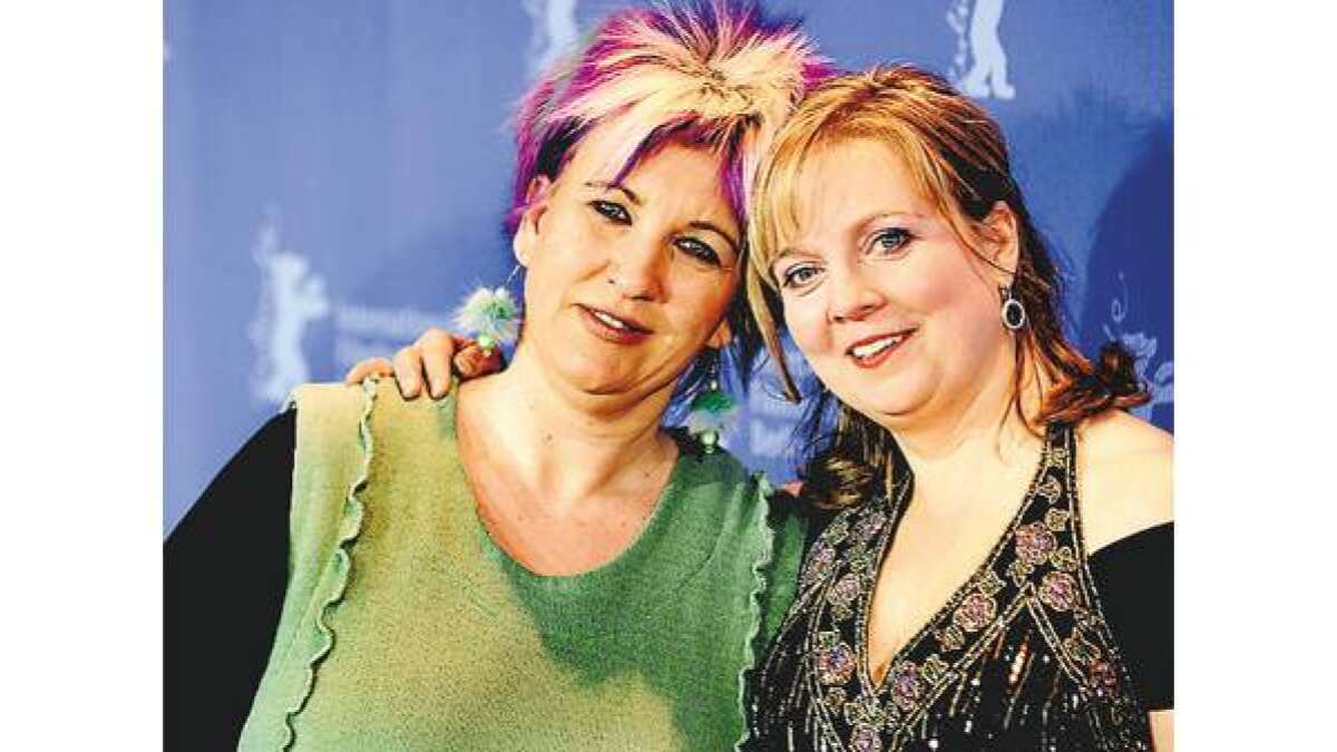 Eine fröhliche Dicke boxt sich durch