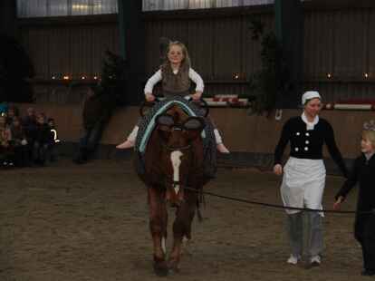 Hude: Rosaroter Panther trifft Lucky Luke