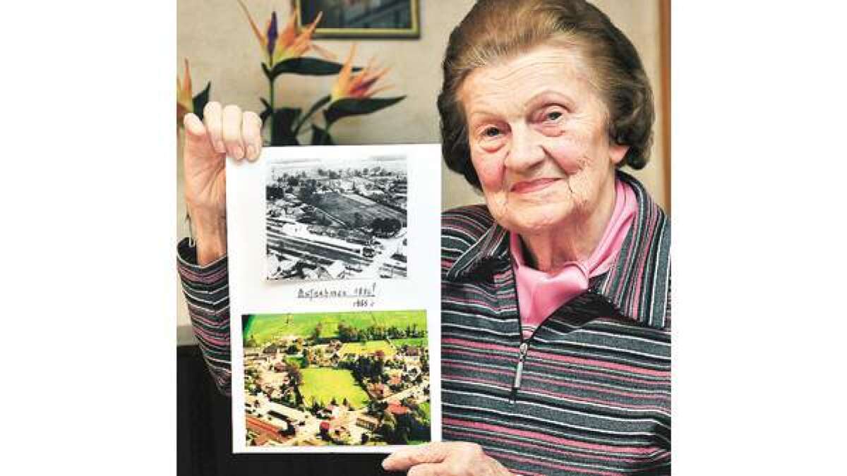 Irmgard Winter zeigt den Schatz