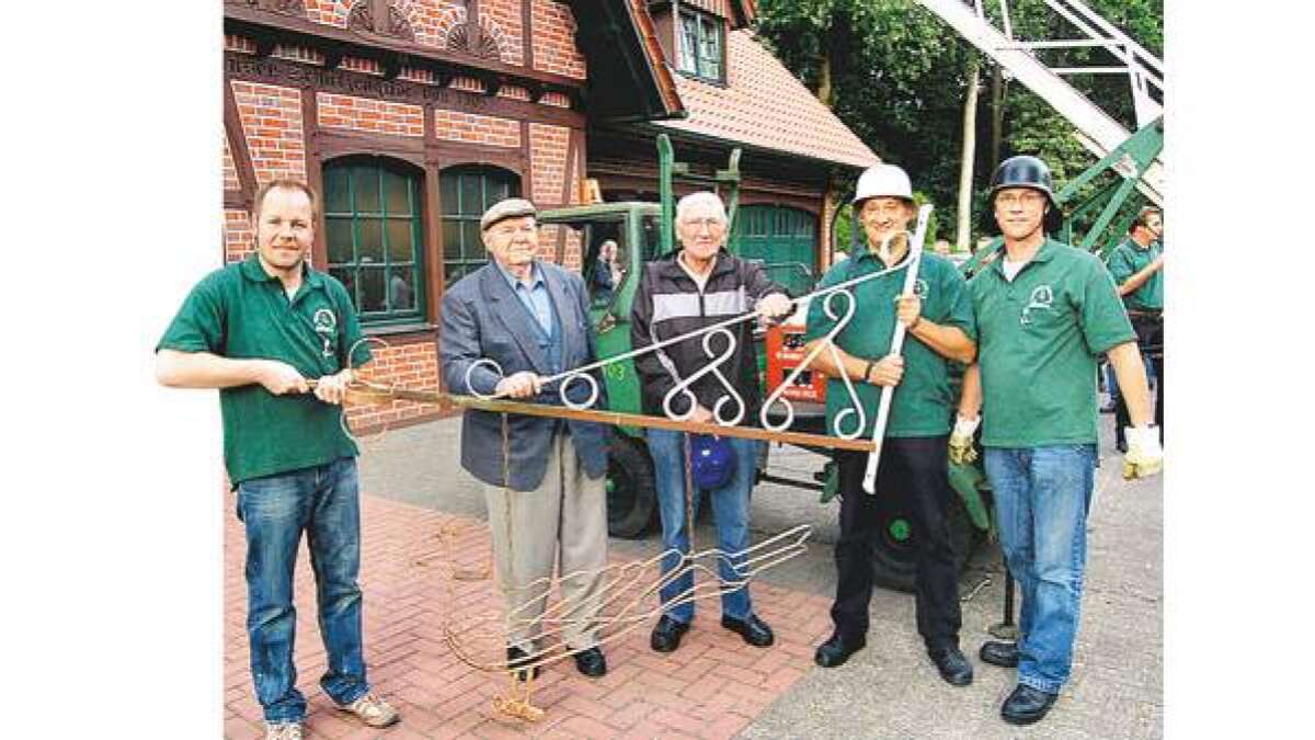 Papagoy von Ex-General Bonke hängt am Zeughaus
