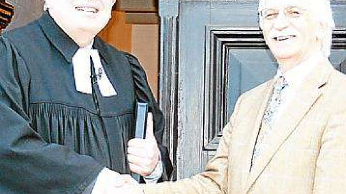 Pastor Deecken stellt sich der Gemeinde vor