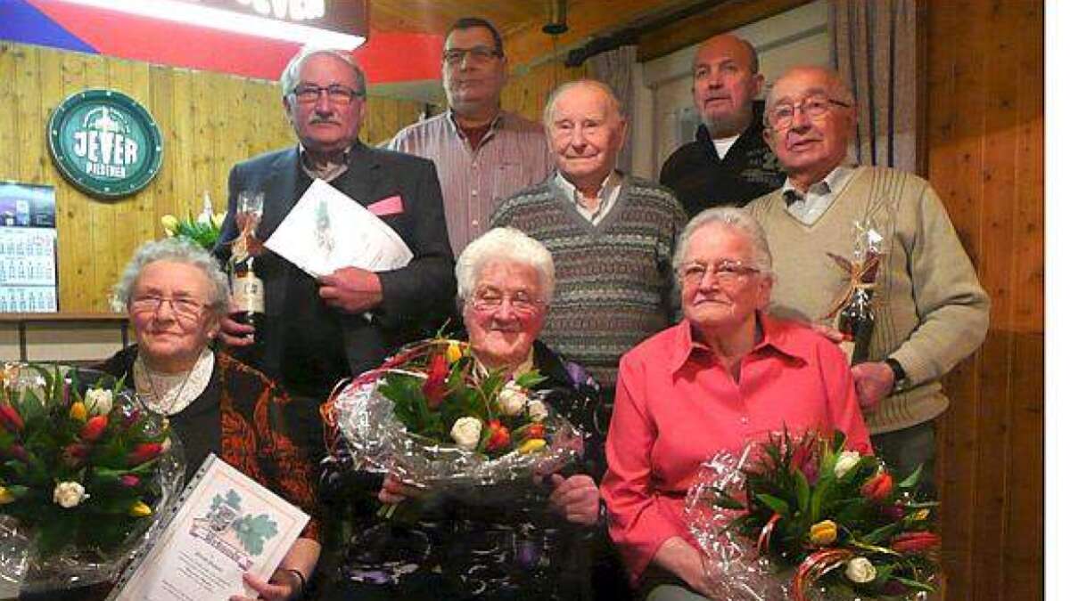 Sechs treue Mitglieder ausgezeichnet