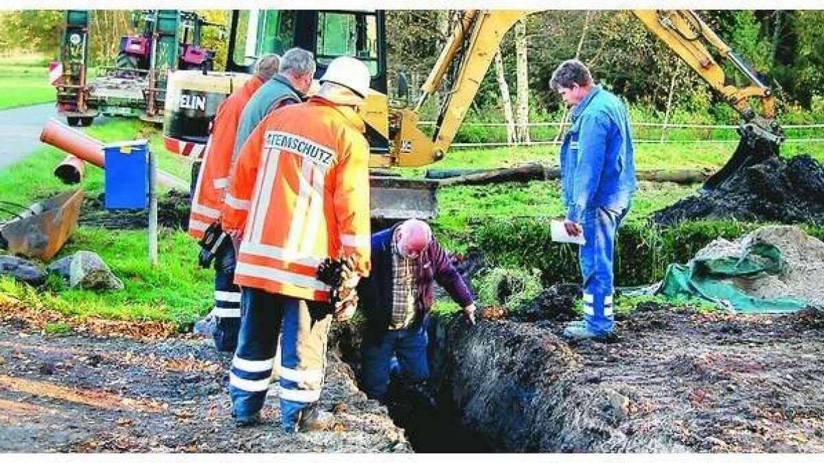 Bagger beschädigt bei Erdarbeiten Gasleitung