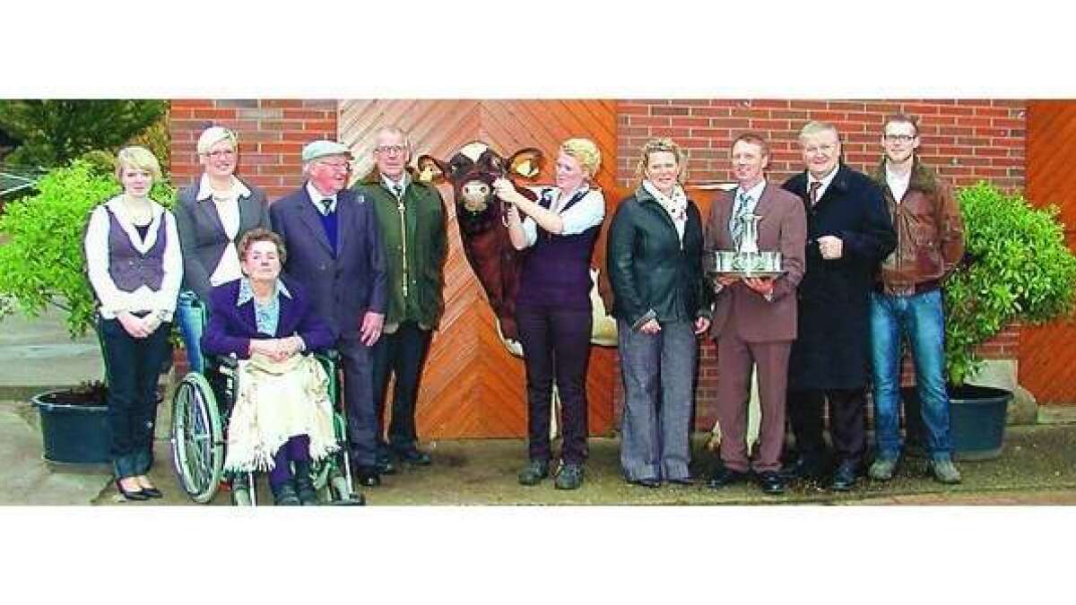 Minister Ehlen übergibt Staatsehrenpreis