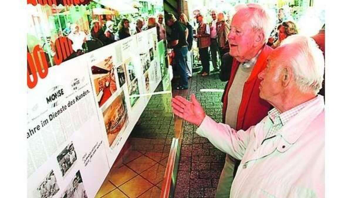 Wo Fotos mit Pekol-Bussen an alte Zeiten erinnern