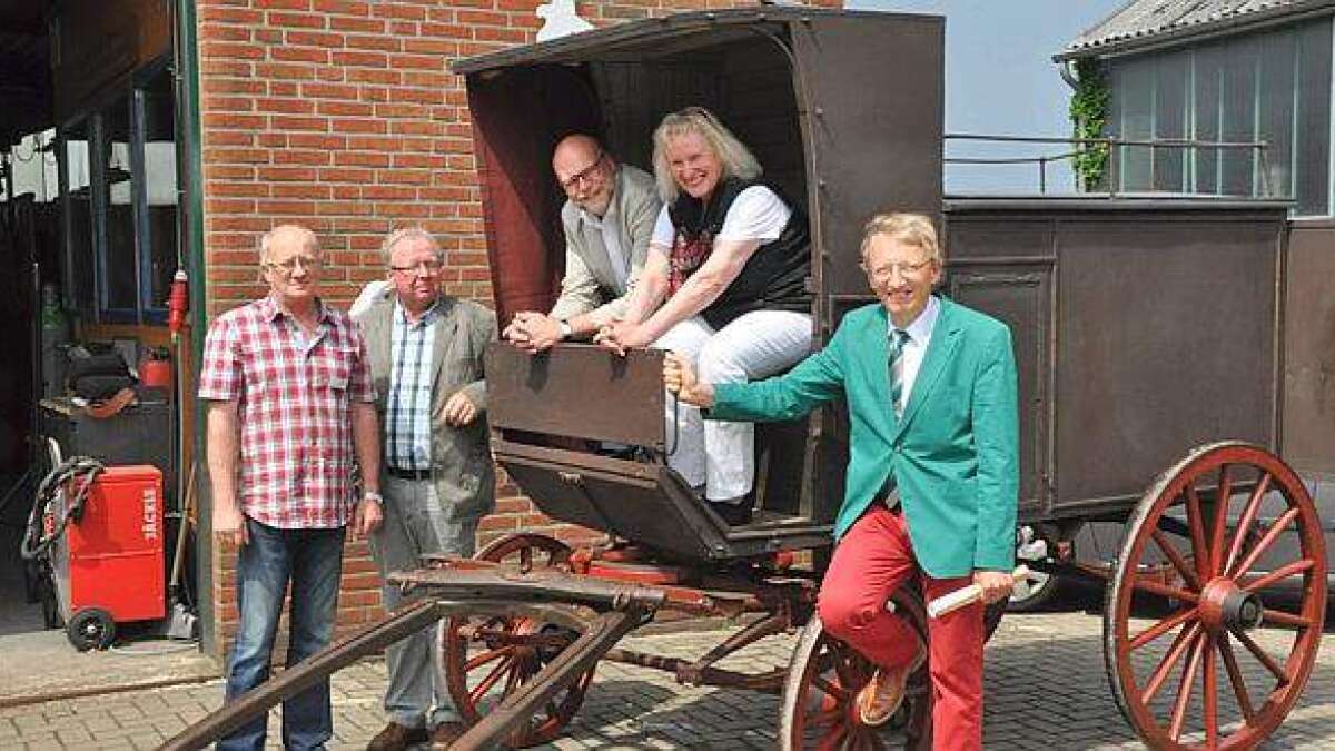 Ludgerus-Werk übergibt historischen Hökerwagen
