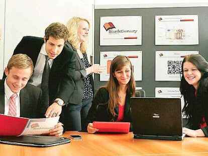 Azubis vermitteln Schülern Finanzwissen