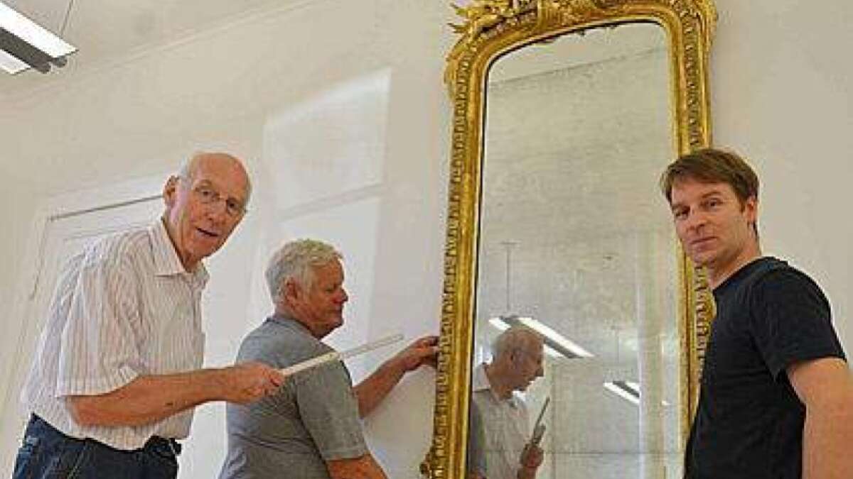 Prunkstück aus Schloss glänzt golden