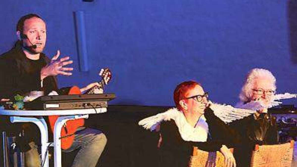 Pfarrer macht Party im Kirchenschiff