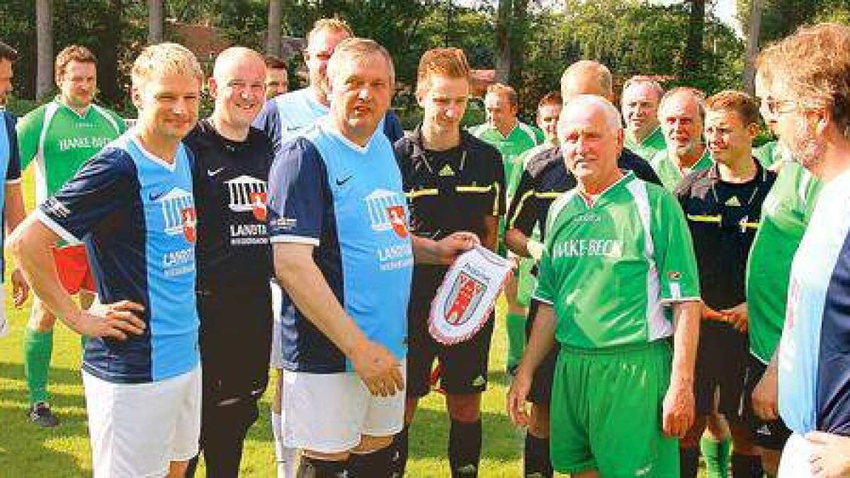 Fair-Play beherrscht Politiker-Duell im Stadion
