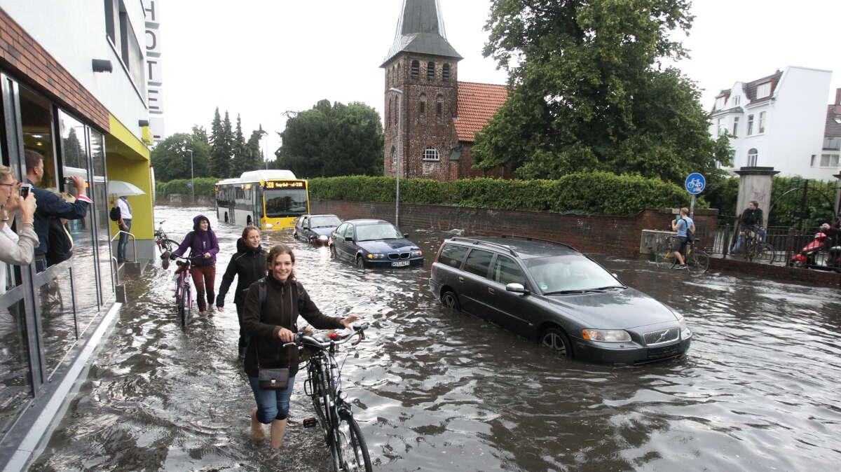 Starkregen setzt Oldenburg unter Wasser