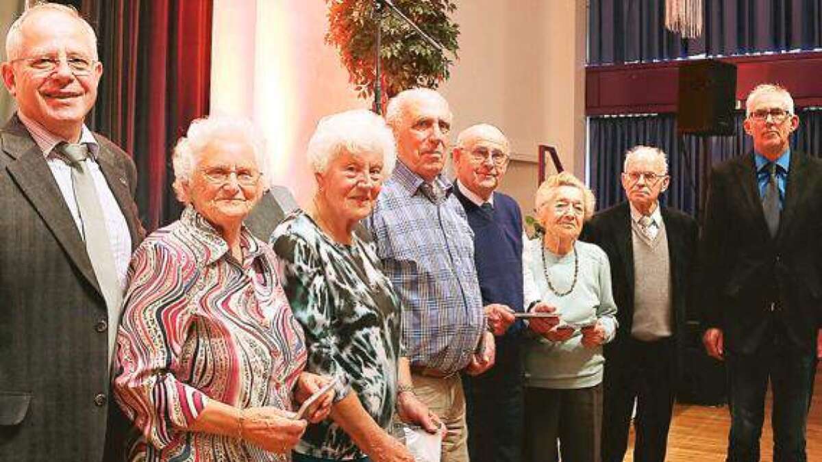 Senioren feiern fröhliches Fest