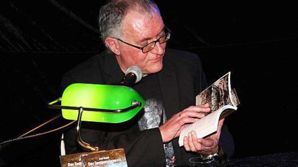 Ralf Boldt geht mit Zuhörern auf Zeitreise