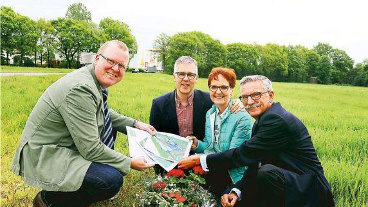 Pläne über grünen Klee gelobt