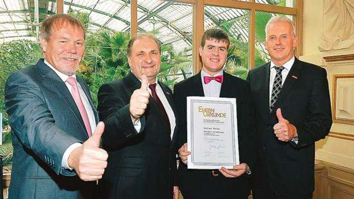 Daumen hoch für junge Handwerker aus Region