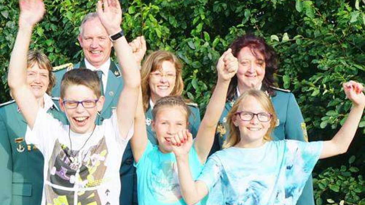 Robuste Holzadler sorgen für Spannung