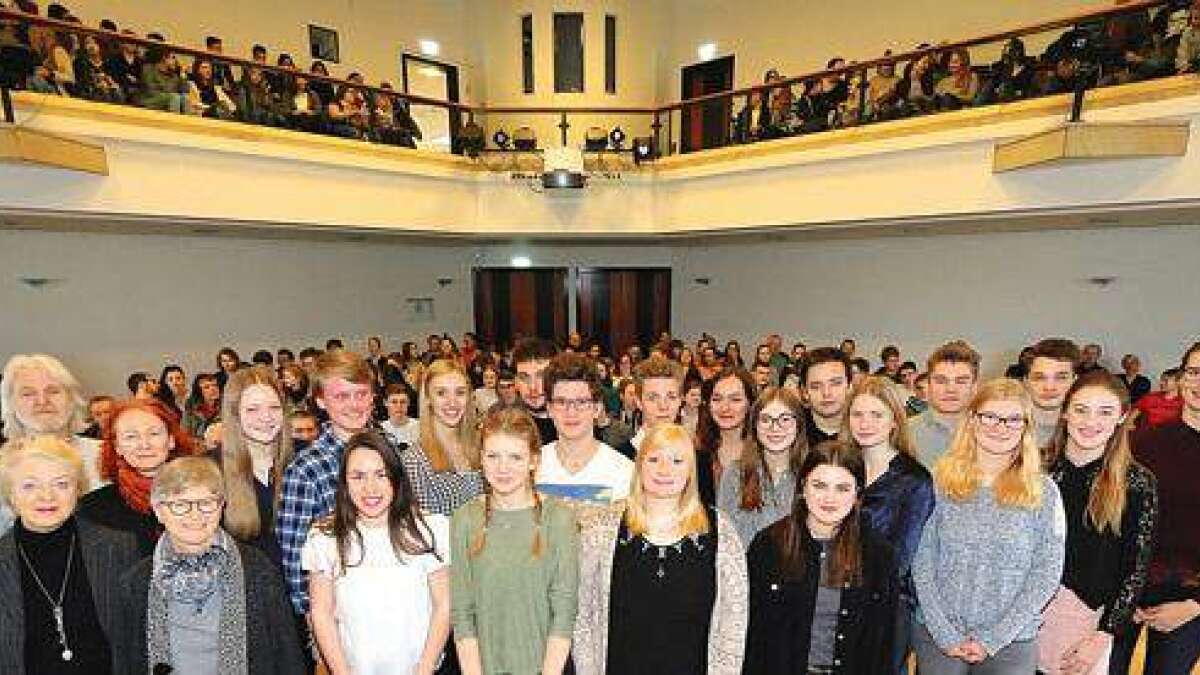 Schüler geben Opfern die Würde zurück