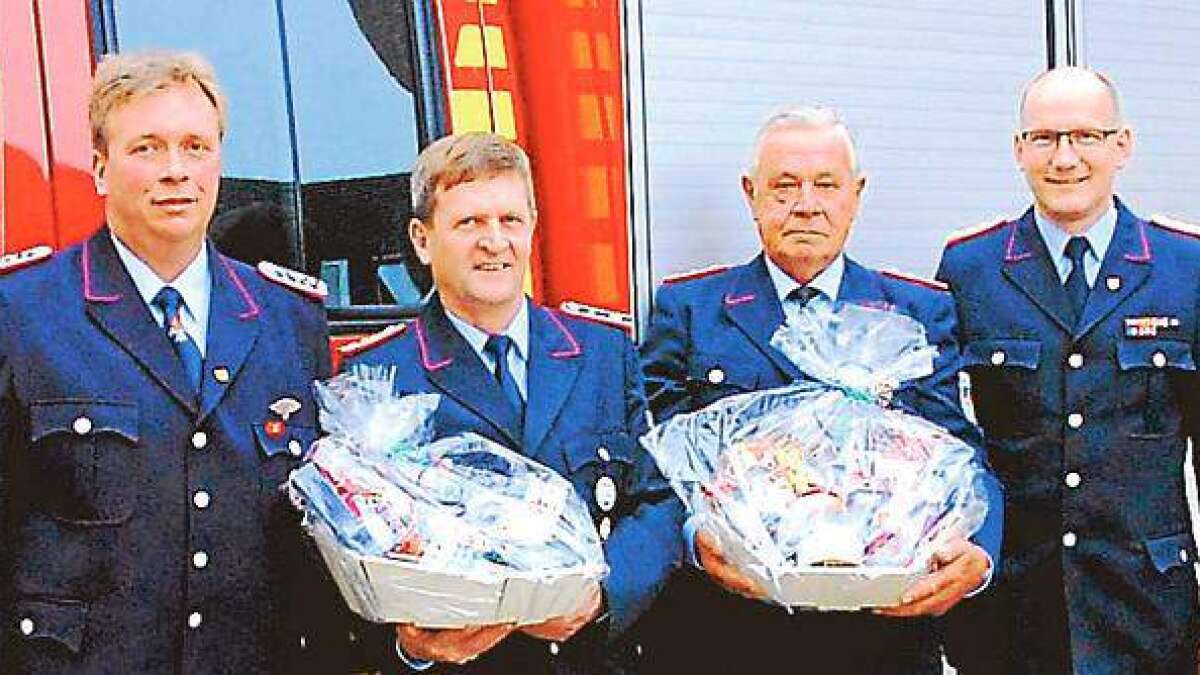 Feuerwehr ehrt Jürgen Engelbart und Johann Harms