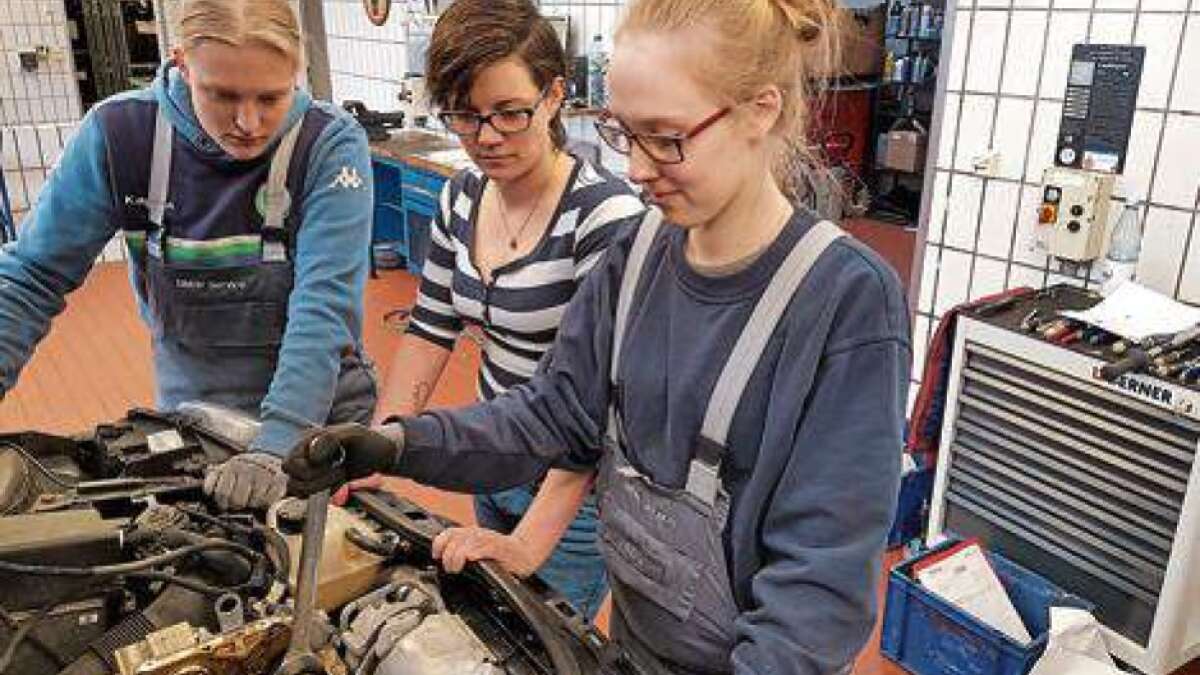 Werkstatt fest in Frauenhänden