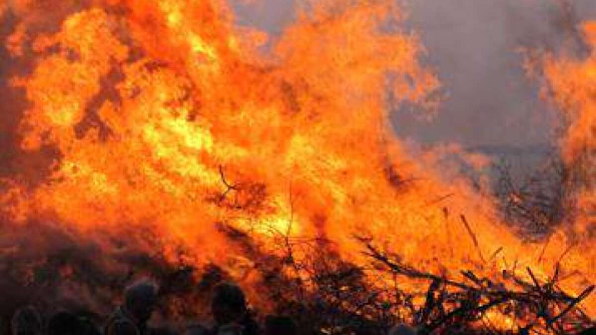Flammenmeer vertreibt die dunkle Jahreszeit