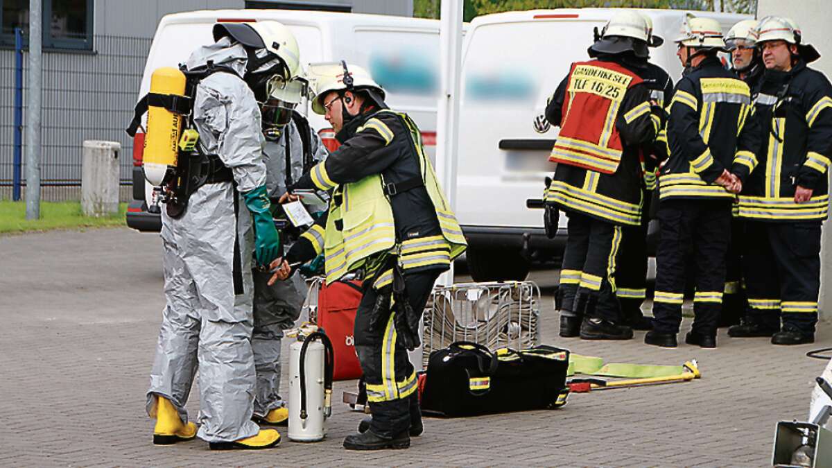 Batterie explodiert – Säure in Werkhalle verspritzt