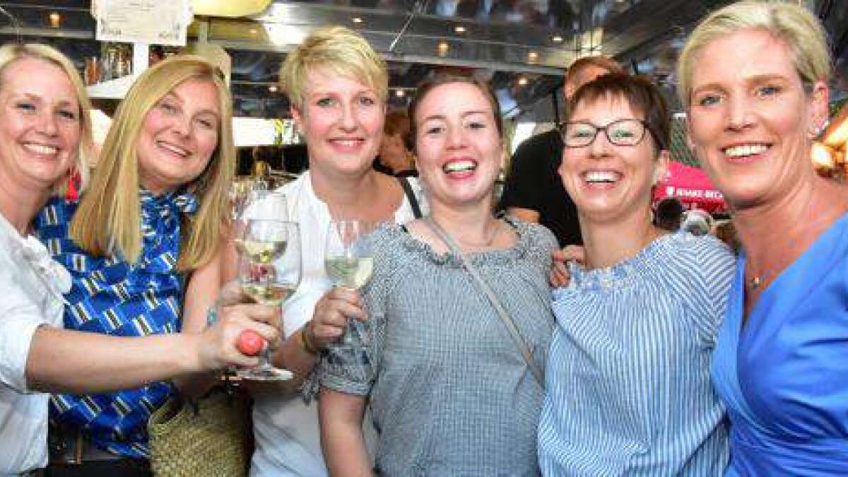 Bei Wein und Käse sind selbst Stehplätze Mangelware
