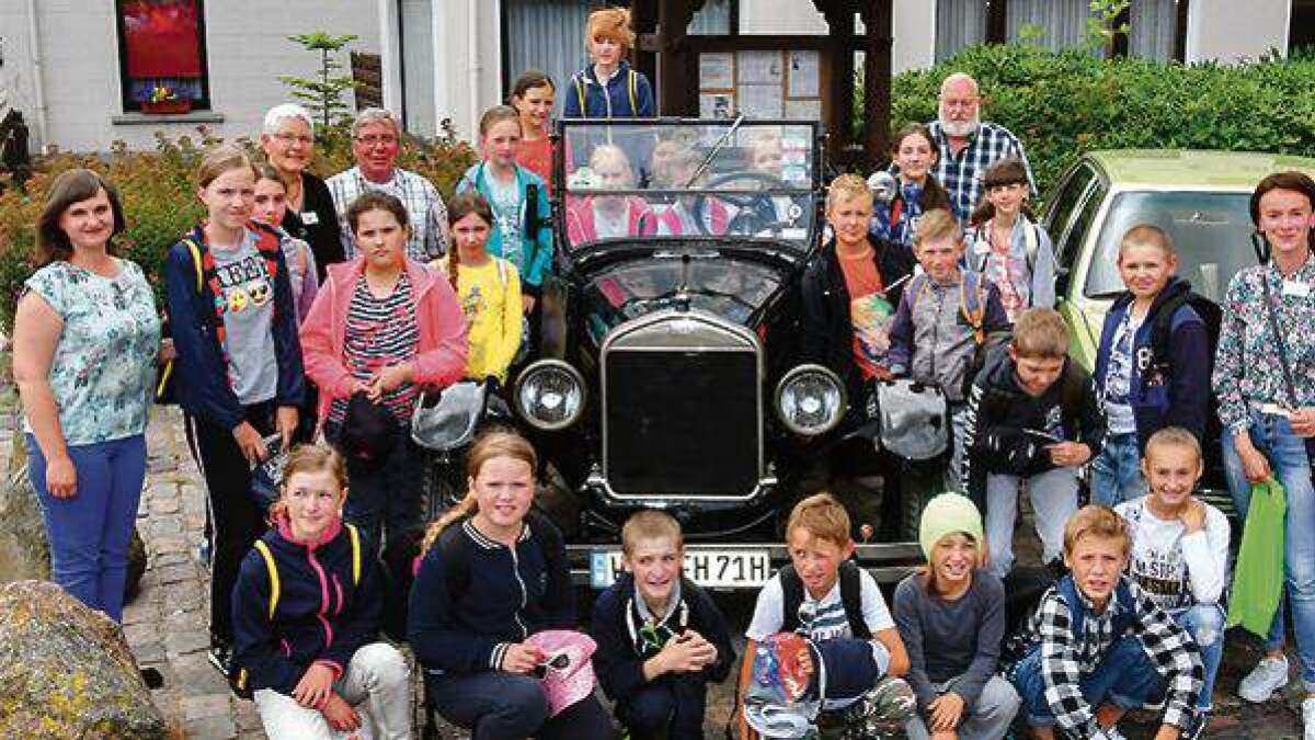 Dieses Auto ist älter als die fünf Mitfahrer zusammen