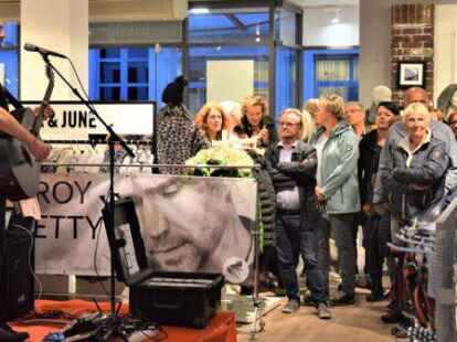 Kleinkunst bei der Ladentheke kommt an