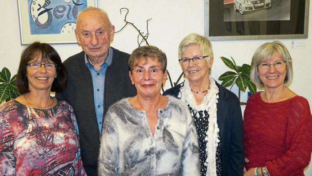 Neun Künstler malen zum Thema Zeit