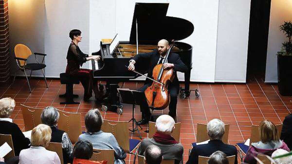 Hochvirtuose Musiker spielen zur Mittagsstunde