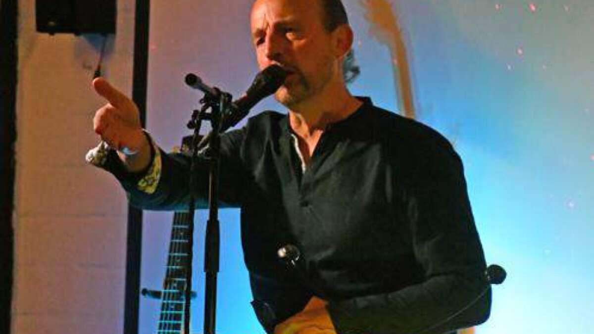 Textdichter unterhält mit handgemachten Klängen