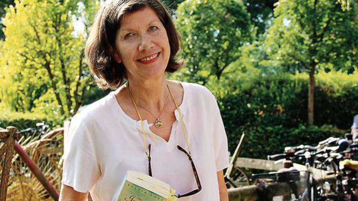 Sylvia Lott liest in der Bücherei