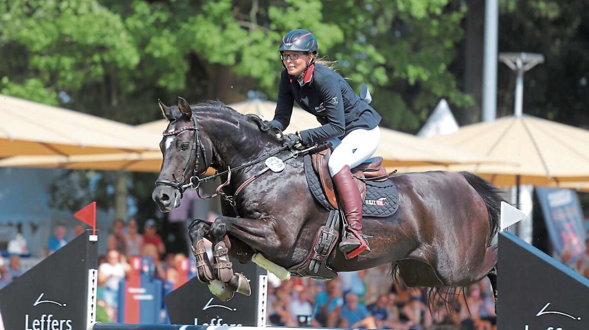 Lisa Kleine Lamping springt auf den Meisterthron