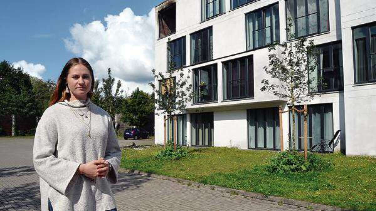Zwei Helfer retten Studenten aus Gebäude
