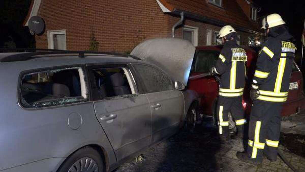 Auto rast durch Garten – Retter reanimieren Fahrer