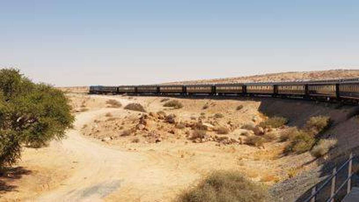 Im Nostalgie-Zug „Shongololo Express“ durch die Wüste