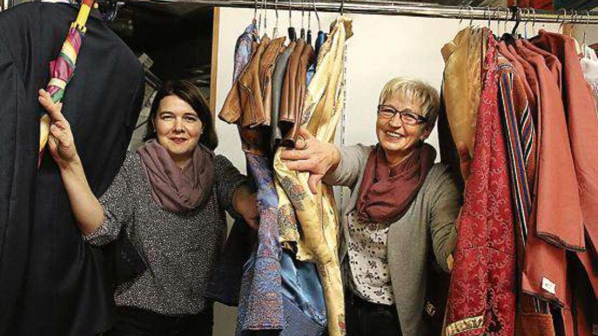 Ihre Kleider spielen eine Hauptrolle