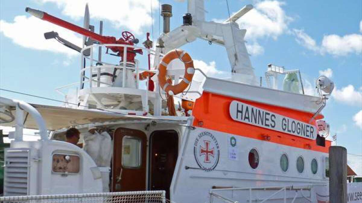 'Hannes Glogner' verabschiedet sich von Langeoog